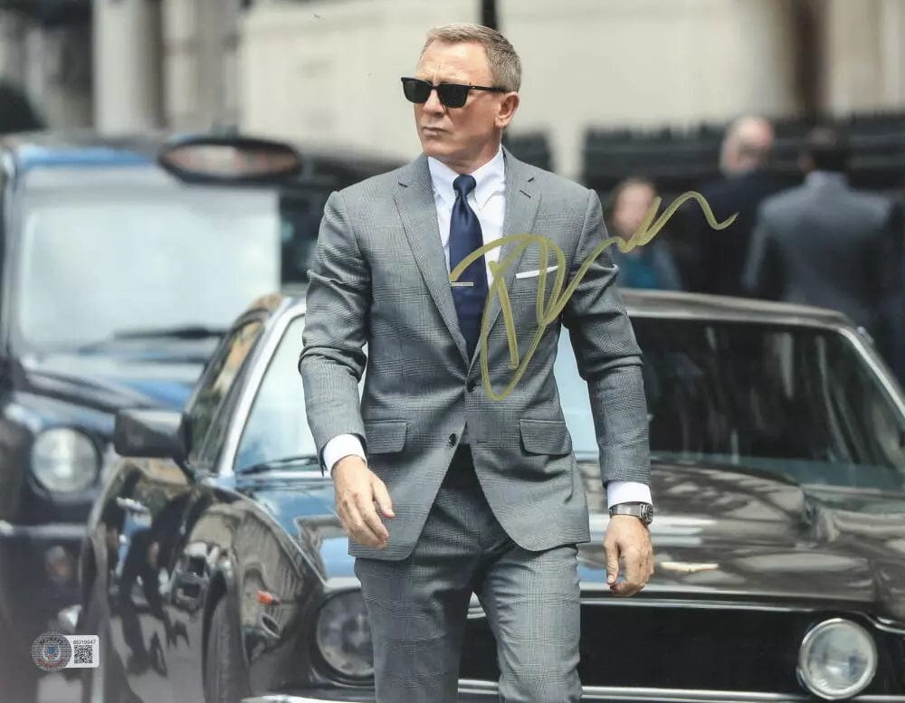 Daniel Craig Signed 11x14 Photo | PTS COA