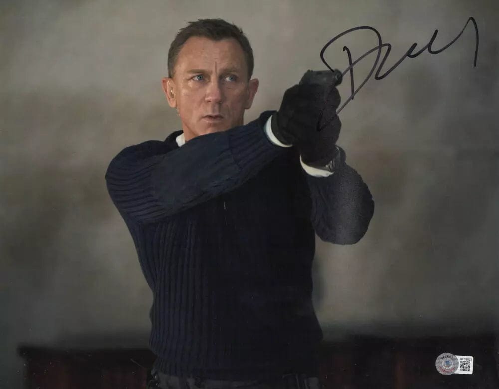 Daniel Craig Autographed 11x14 Photo | PTS