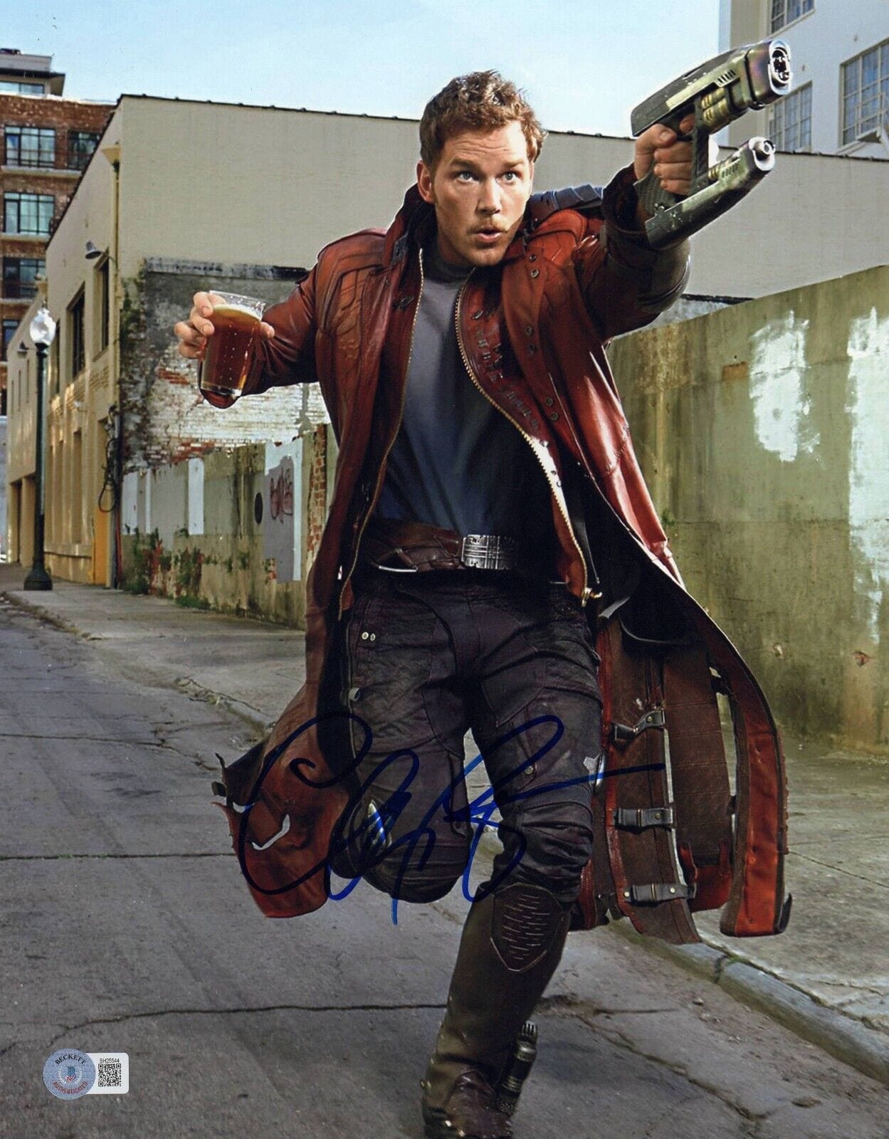 Chris Pratt Signed 11x14 Photo | Beckett Star-Lord