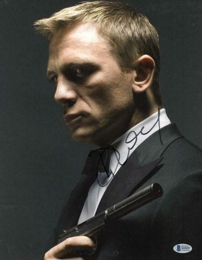 Daniel Craig Authentic Autographed 11x14 Photo – Prime Time Signatures
