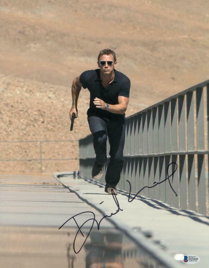 Daniel Craig Signed 11x14 Photo - James Bond - PTS