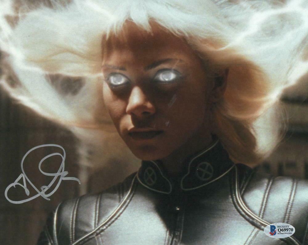 Halle Berry Authentic Autographed 8x10 Photo Beckett COA
