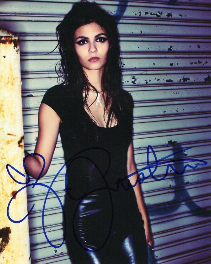 Victoria Justice Authentic Autographed 8x10 Photo